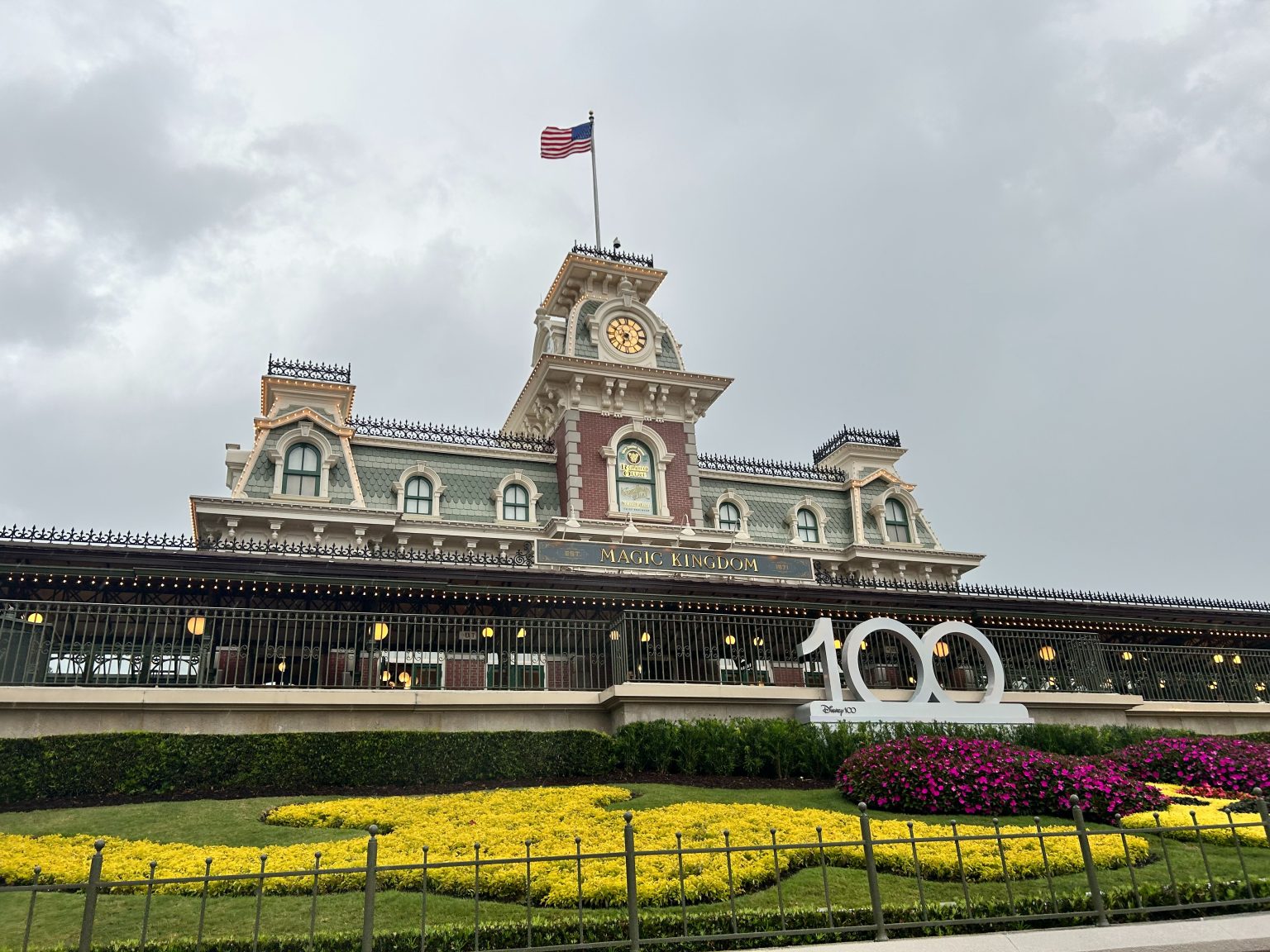 Guide to Visiting Magic Kingdom Theme Park | One Day Itinerary for ...
