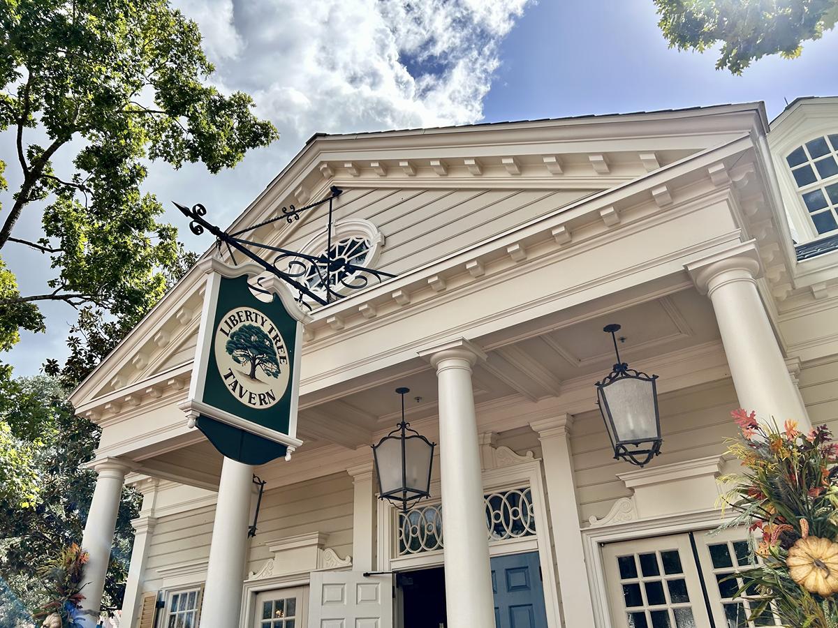 Liberty Tree Tavern Dining Review - Moms with Mouse Ears