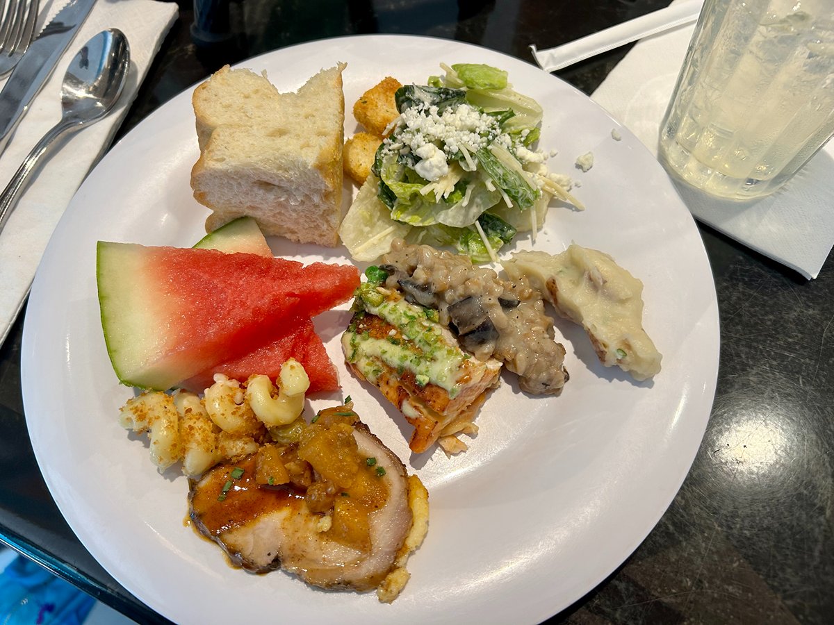 Ultimate Guide to Disney World Character Dining | Best Meals - Moms ...