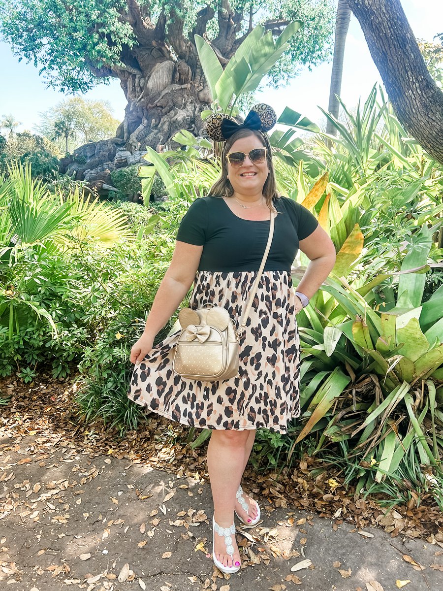 What to Wear to Animal Kingdom | Cute & Comfy Outfit Ideas - Moms with ...